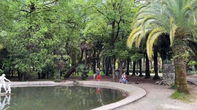 Старая Гагра куда сходить в шаговой доступности. Колоннада, замок Принца, Гагрипш, Приморский парк