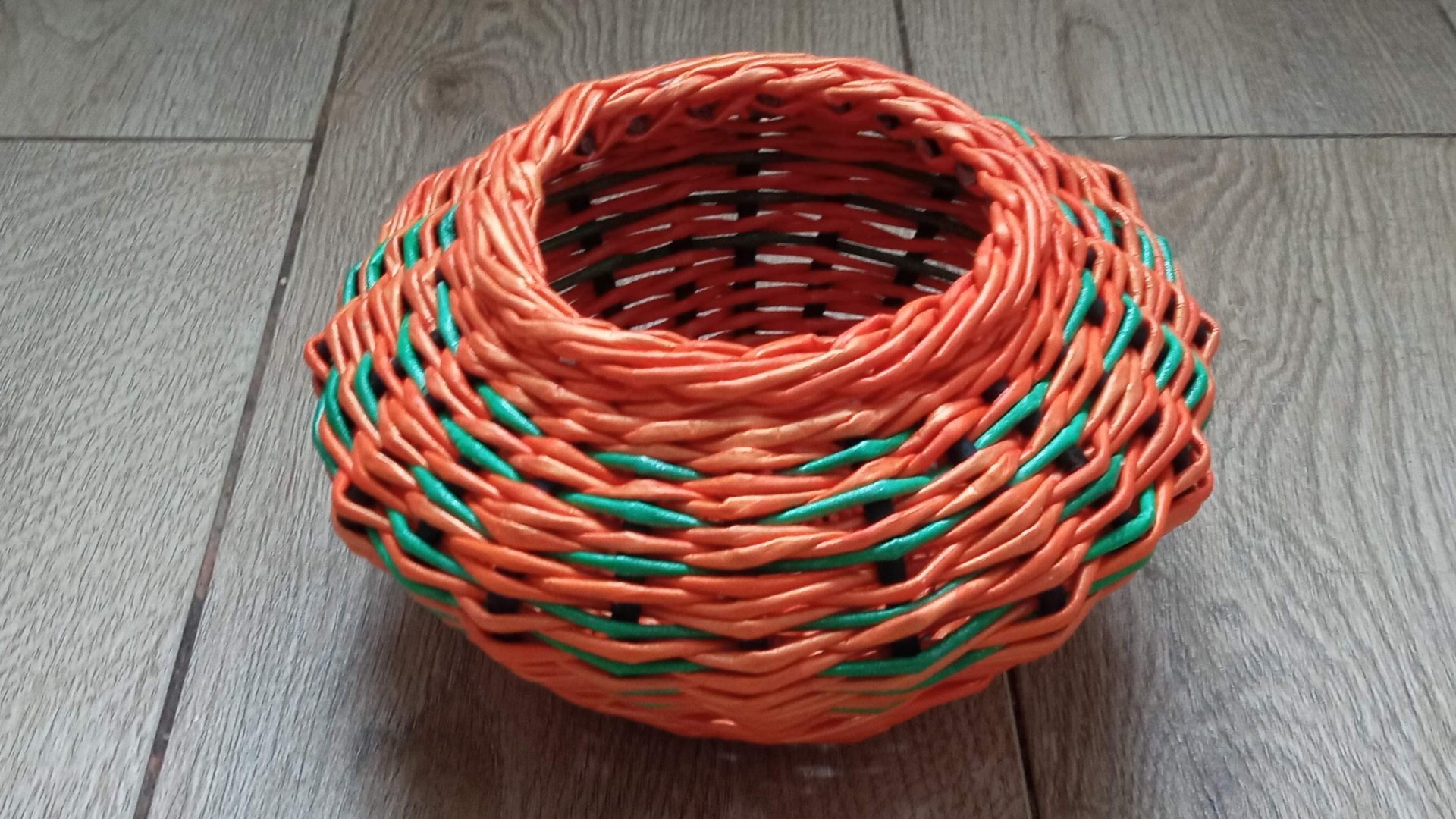 МК. Оранжевая корзинка из бумажной лозы. #198