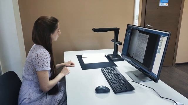 Автоматическое сканирование. Быстрый и компактный настольный сканер..mp4