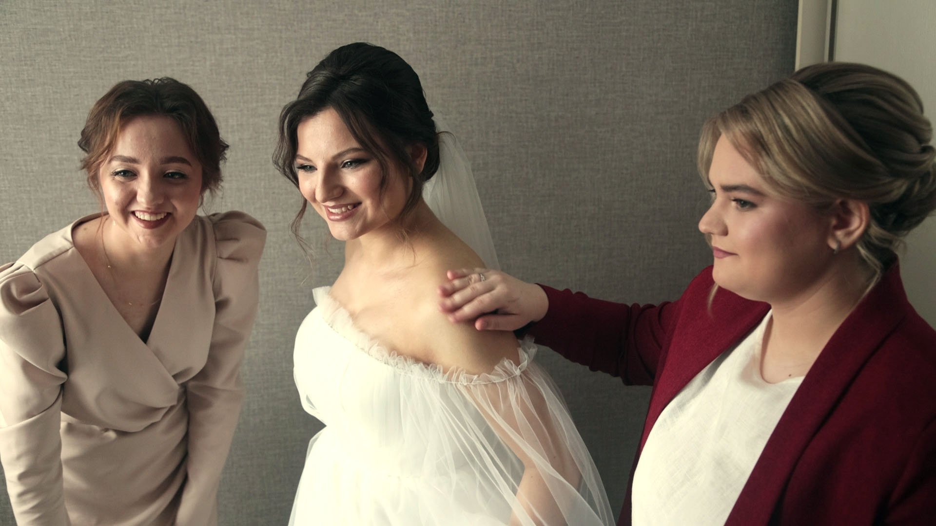 Свадебное утро у невесты, приезд жениха