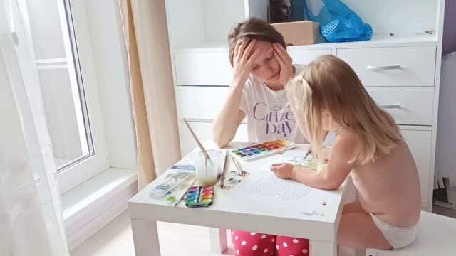 МИ занимается с мамой и даёт ей простые задания