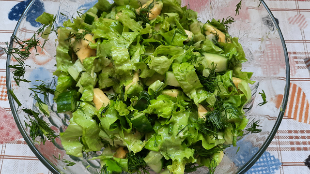 Салат с авокадо и огурцом.mp4