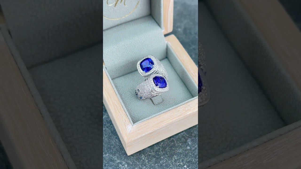 Золотое кольцо с бриллиантами, сапфирами и танзанитами