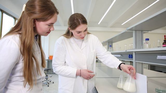 "Просто о сложном": Как определить качество молока в домашних условиях?