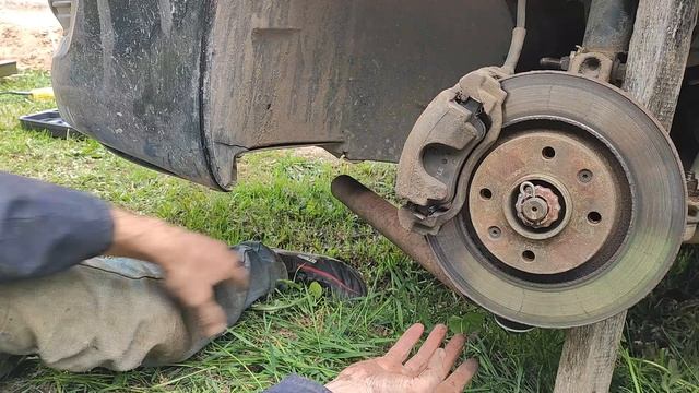 Замена шаровой опоры Ситроен / Пежо прямо на машине