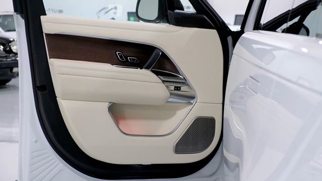 2022 Land Rover Range Rover - King of the City