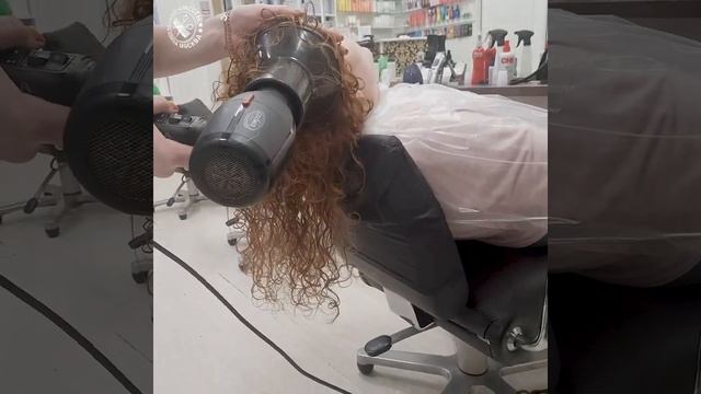 Как правильно сушить кудрявые волосы диффузором