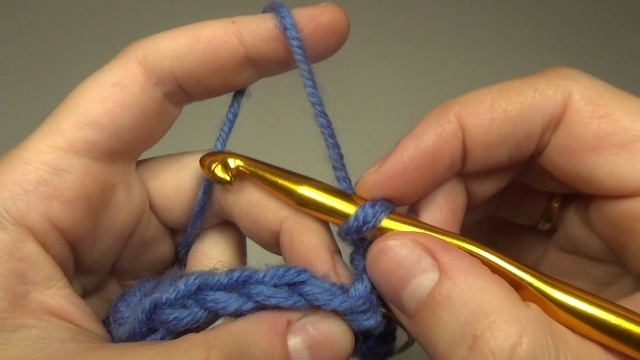 Урок 9.1 ПРАВАЯ РУКА. Столбики с накидом - несколько рядов. Вязание крючком не глядя