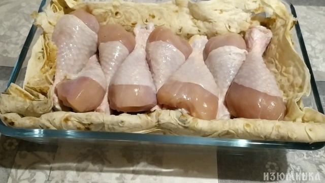 Курица под соусом в лаваше.