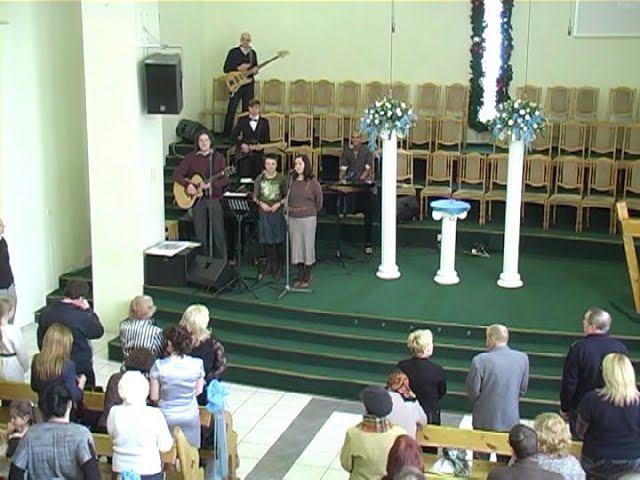 "Ангелы в небе Господа хвалят","Ты Вседержитель,Бог и Царь".