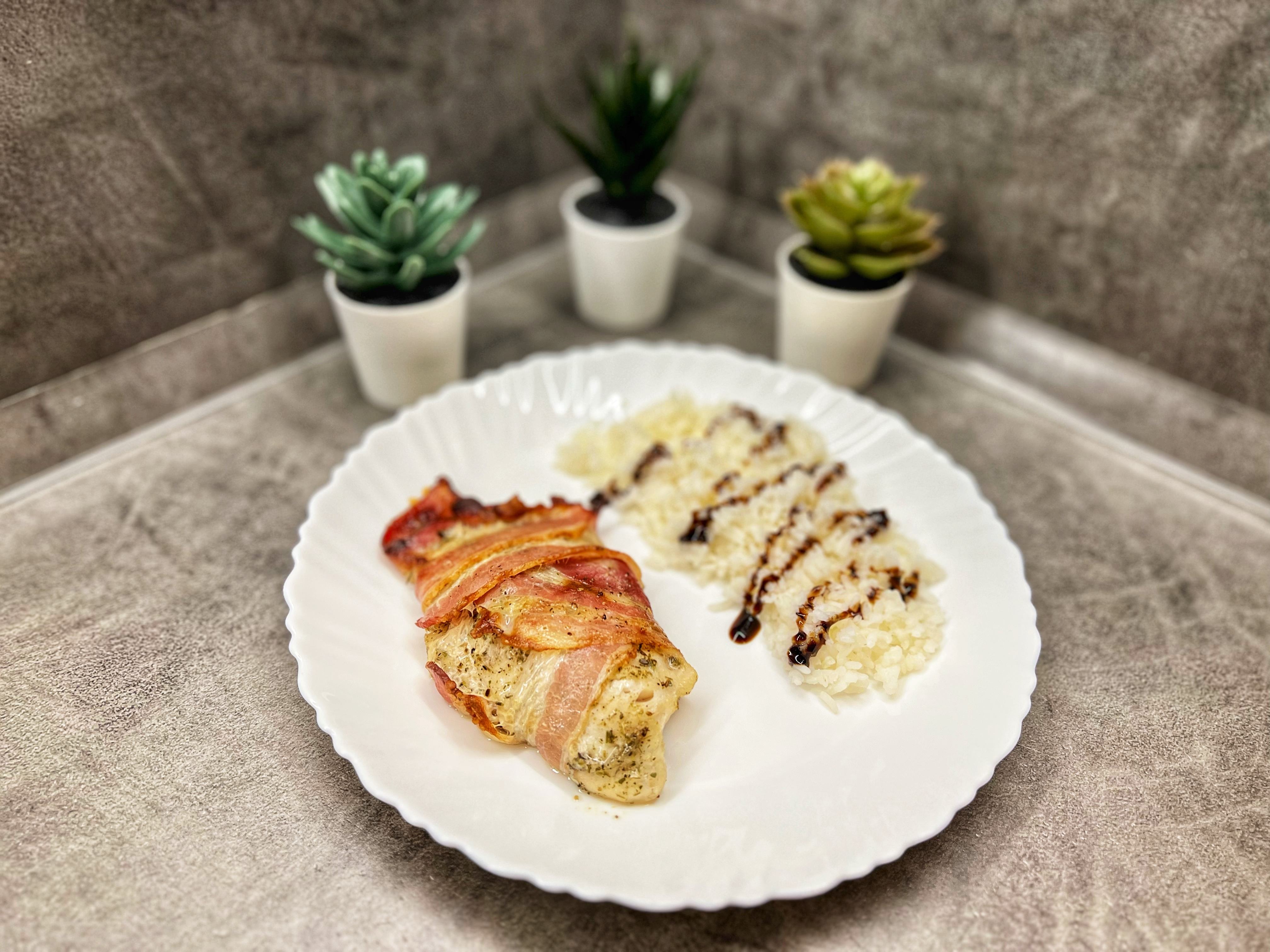 Быстрый ужин. Тилапия в беконе. Также можно удивить гостей, подав данное блюдо на праздничный стол.