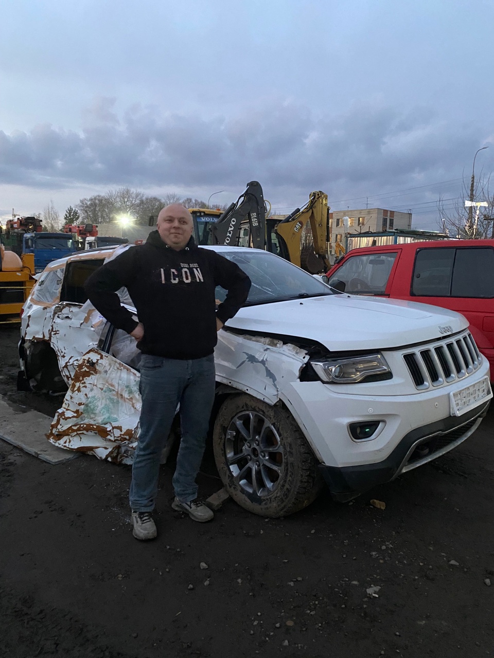 Я купил себе сильно битый автомобиль. Авто после серьезного дтп. Jeep Grand Cherokee