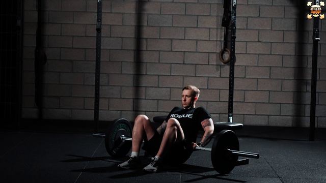 Ягодичный мост со штангой