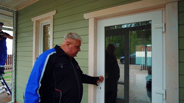 Остекление веранды. Качественное решение с входной группой и многозапорным замком.