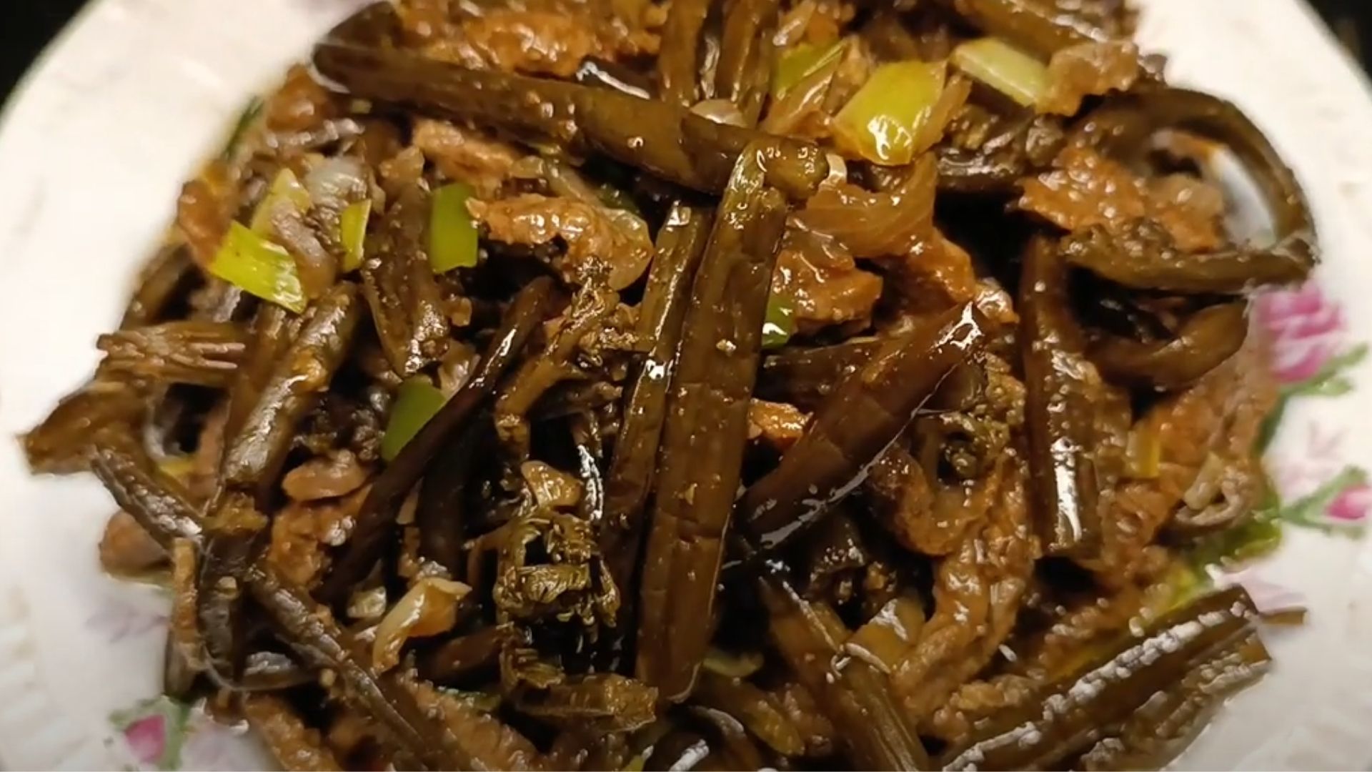 Жареный папоротник. Как приготовить жареный папоротник с мясом.