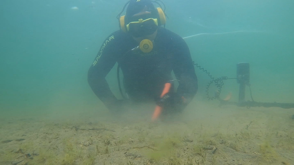 ЗОЛОТОЕ КОЛЬЦО СССР ПОДВОДНЫЙ ПОИСК КОП В ШТОРМ .wmv