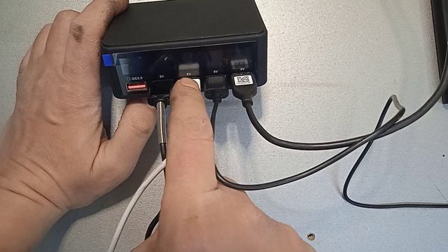 Зарядник на 5 портов из Китая.