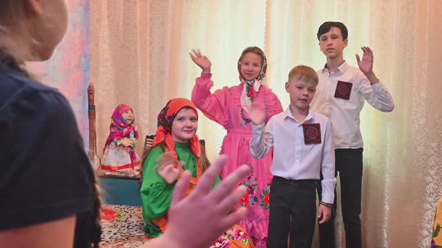 Семьей дорожить - счастливым быть. Марийцы.