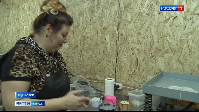 Семья из Рубцовска занялась производством авторских гипсовых изделий.