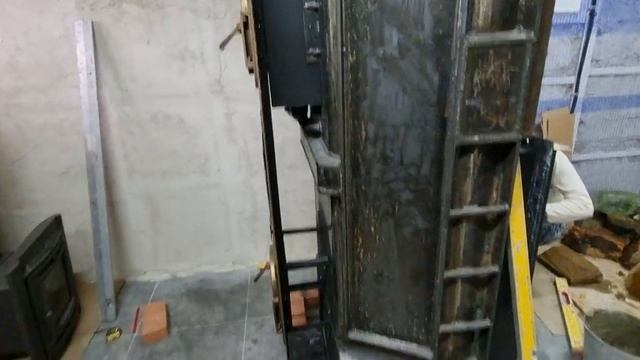 как кирпич в обклад с зазором что б без трещин, без позора