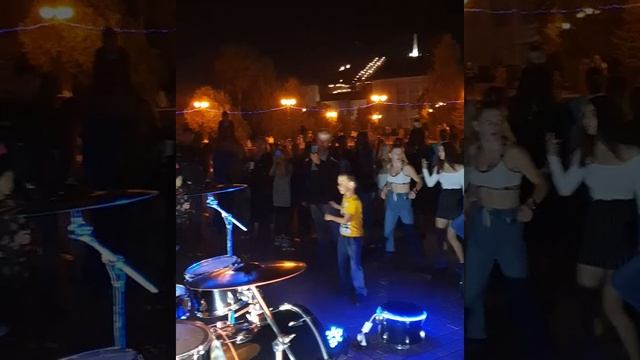 День города - современная керченская дискотека.