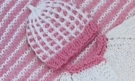 Детская шапочка спицами.