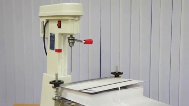 Прошивка документов в папку на переплетном оборудовании Vash-Archive-H.mp4