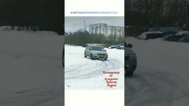 Выпускница Елена. Экстремальное вождение.