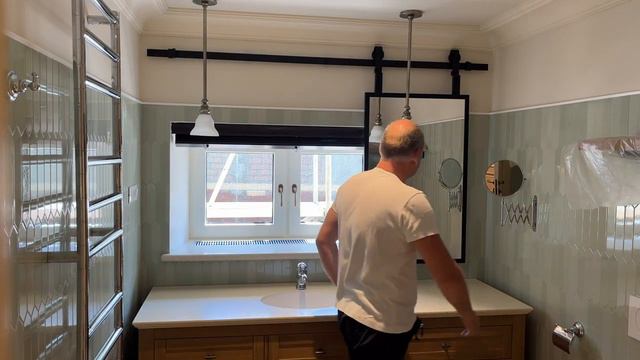 Дизайнер придумал, мы сделали. Зеркало на рейлингах в ванную комнату.