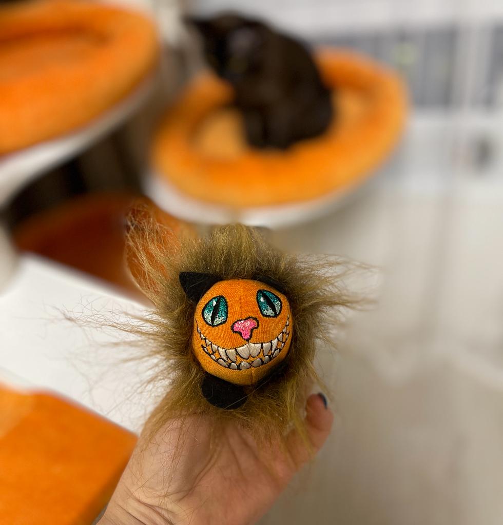 Как прикрепить игрушку на комплекс для кошек?