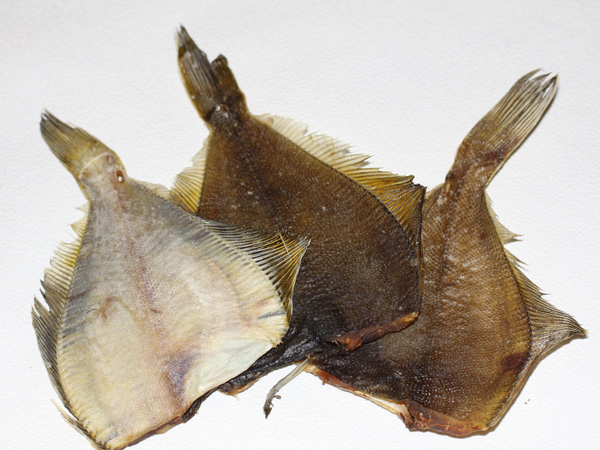 Как почистить вяленую камбалу. Простой способ почистить рыбу к пиву. От канала Мы из Краснодара