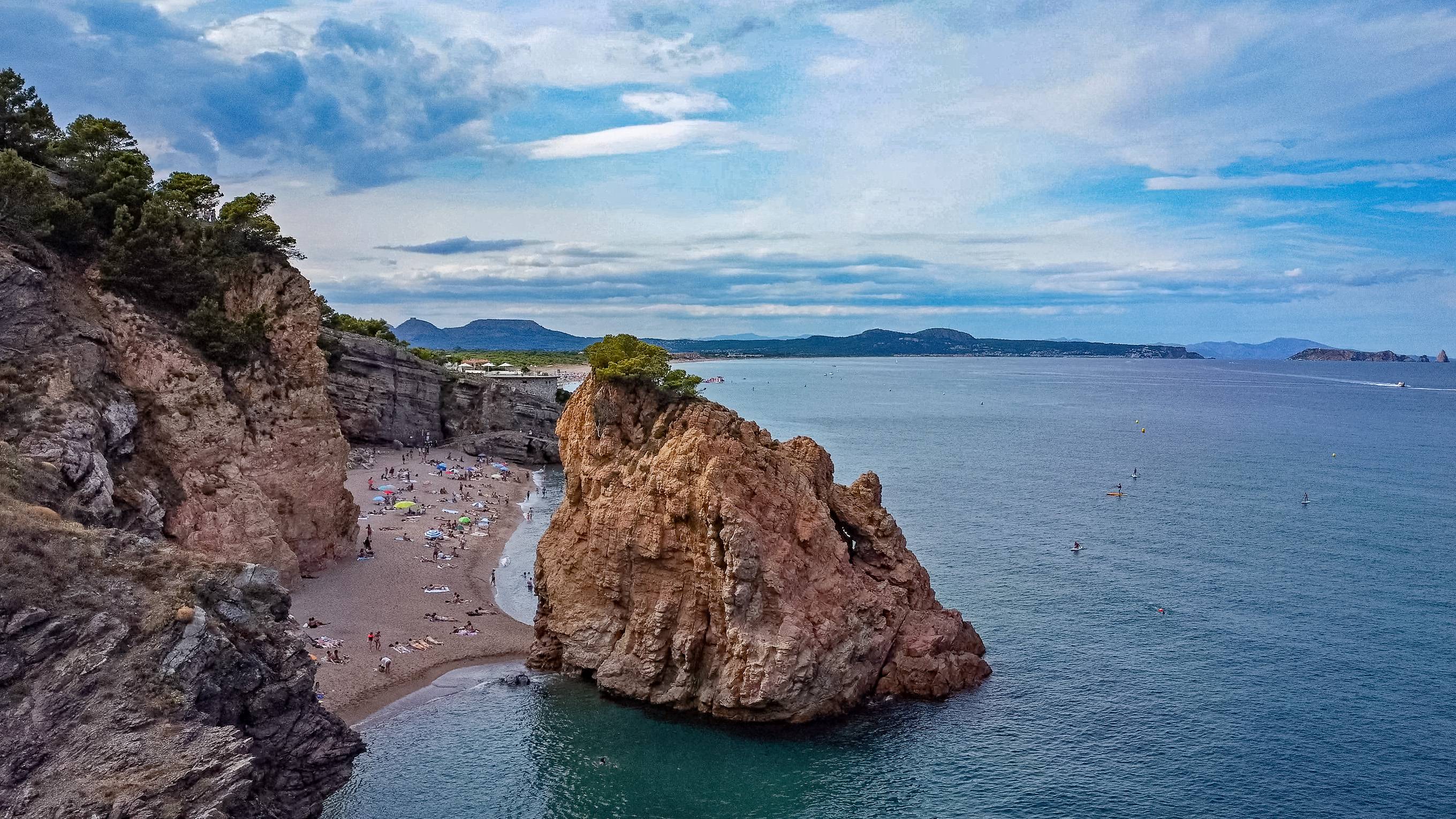 Бухта Cala Sa Riera, Бегур, Коста Брава, Испания. 21 августа 2022г.