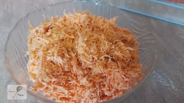 Салат: морковь с чесноком.