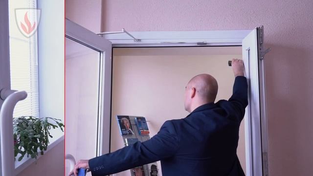 1. Дверь проема, ведущего из коридора на лестничную клетку