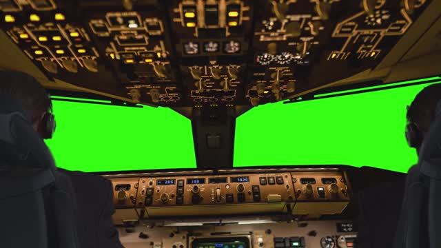Кабина пилота  на зеленом фоне. Футаж кабины самолета на зеленом фоне. Хромакей. Green screen.