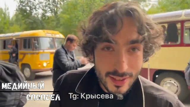 Броуки приехали на финал МКС на ретро-автобусах