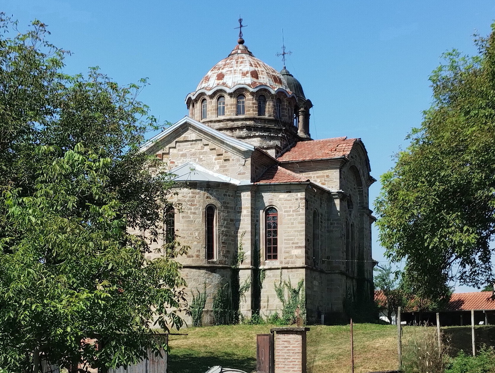 БЛИЗО ДО ГЕОГРАФСКИЯ ЦЕНТЪР НА БЪЛГАРИЯ /част 29/. Сенник, община Севлиево