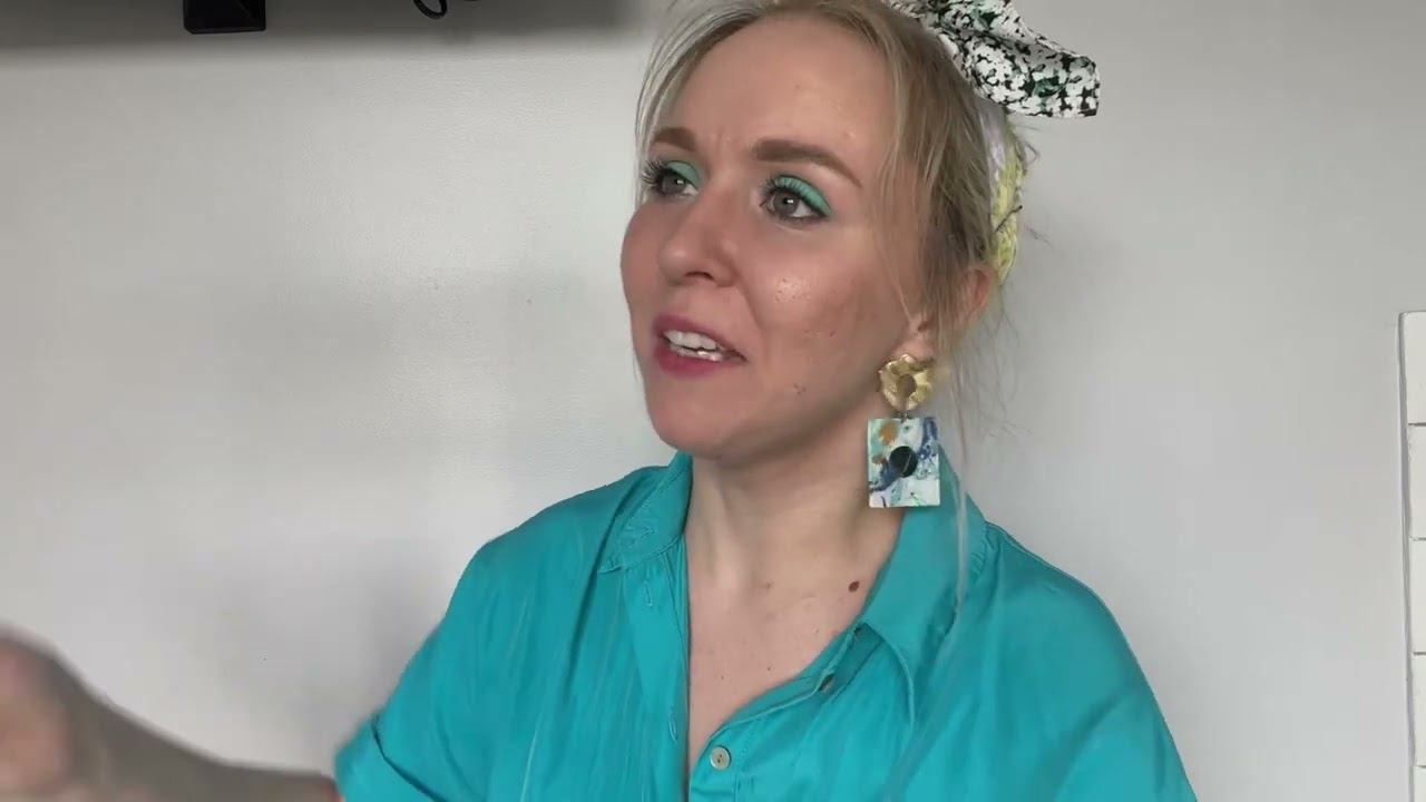 Юлька. Юлия Жукова. Сцена из сериала «Райцентр»