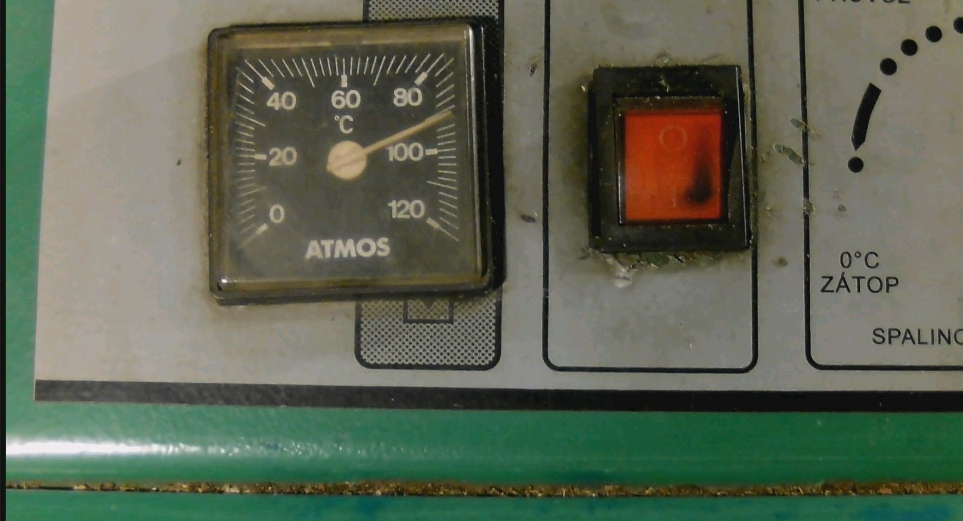 Батарея отопления потекла.