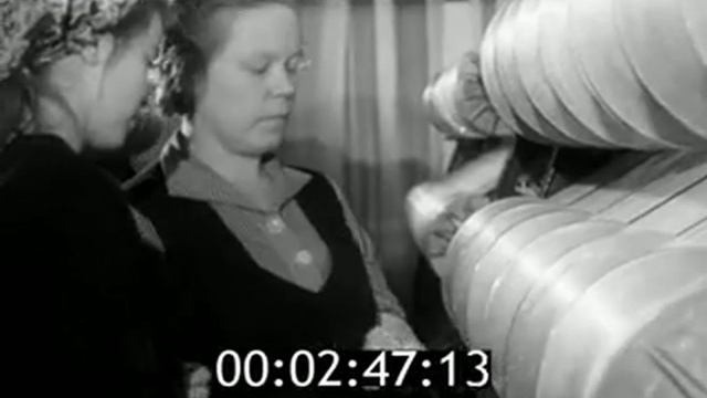 Фабрика «Парижская коммуна», вязальщица М.В.Куц с ученицами 1965.mp4