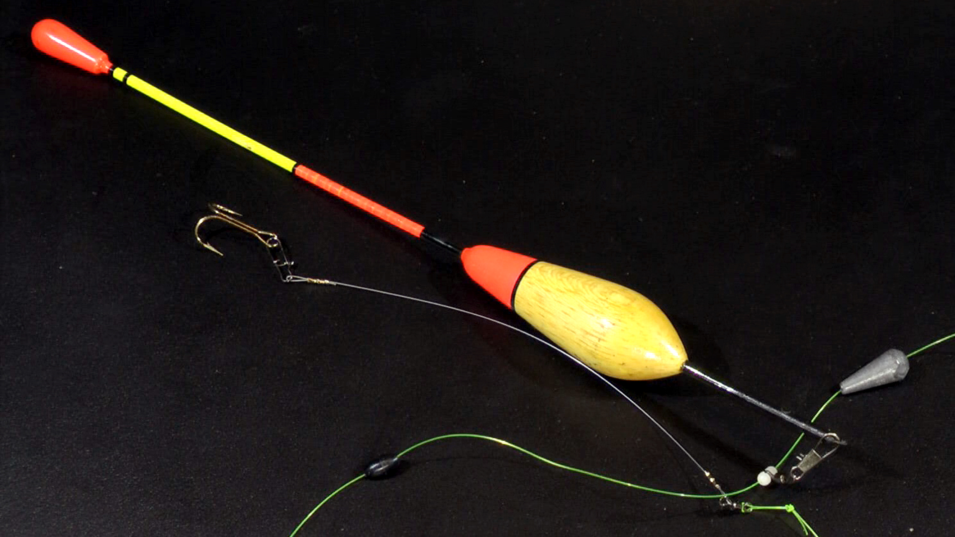 Поплавочная снасть для ловли хищной рыбы.