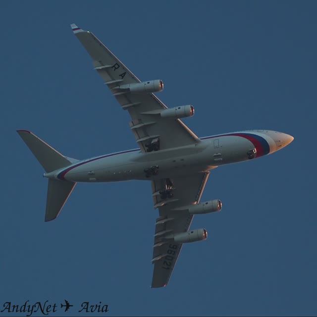 Президентский самолёт Ил-96-300ПУ СЛО «Россия» [RA-96021] заходит на посадку во Внуково 28.05.2024