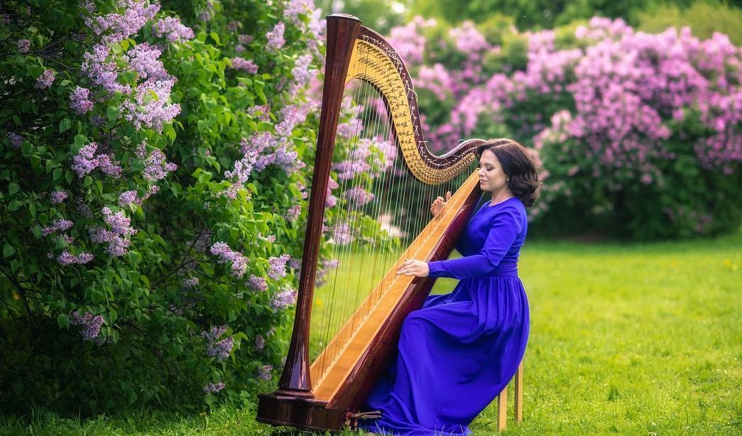 На небесах живут родные души. Автор  текста Людмила Аббасова. Стихи