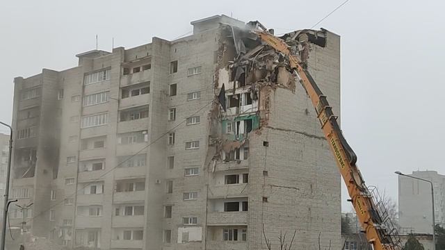 Ейск. Снос 1 подъезда пострадавшего дома после крушения самолета. 3 и 4 подъезда уже нет.@Тутси Влог