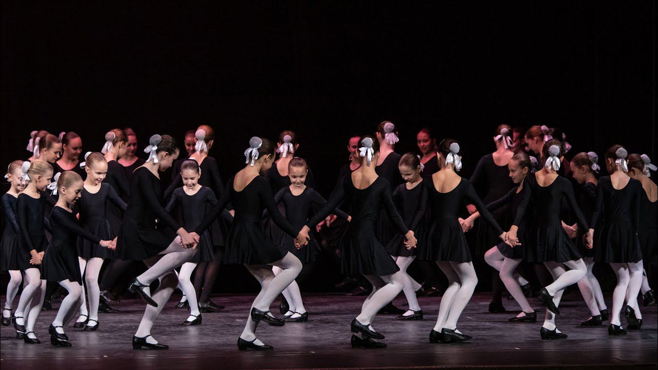 Класс-концерт "По страницам уроков Русского танца" (фрагменты)