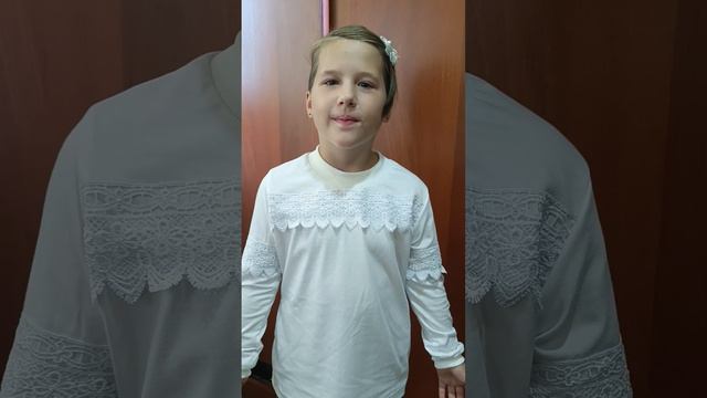 Школьная жилетка на девочку с водолазкой