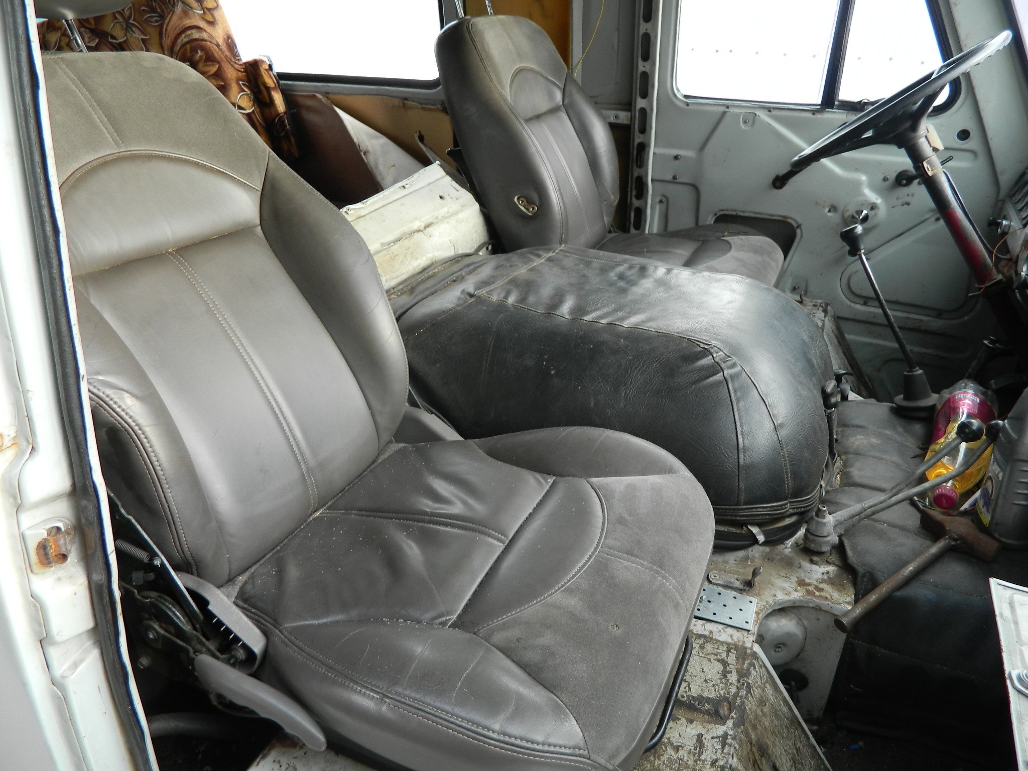 УАЗ Буханка. Вид на переделки через заднюю дверь, осень 2020