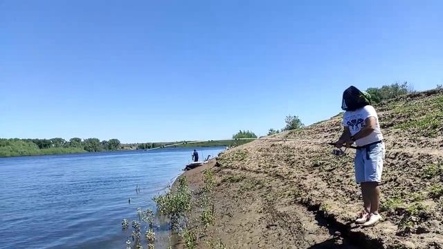 КАРАСИ МОНСТРЫ УСТАЛИ ВЫТАСКИВАТЬ ИХ ИЗ РЕКИ