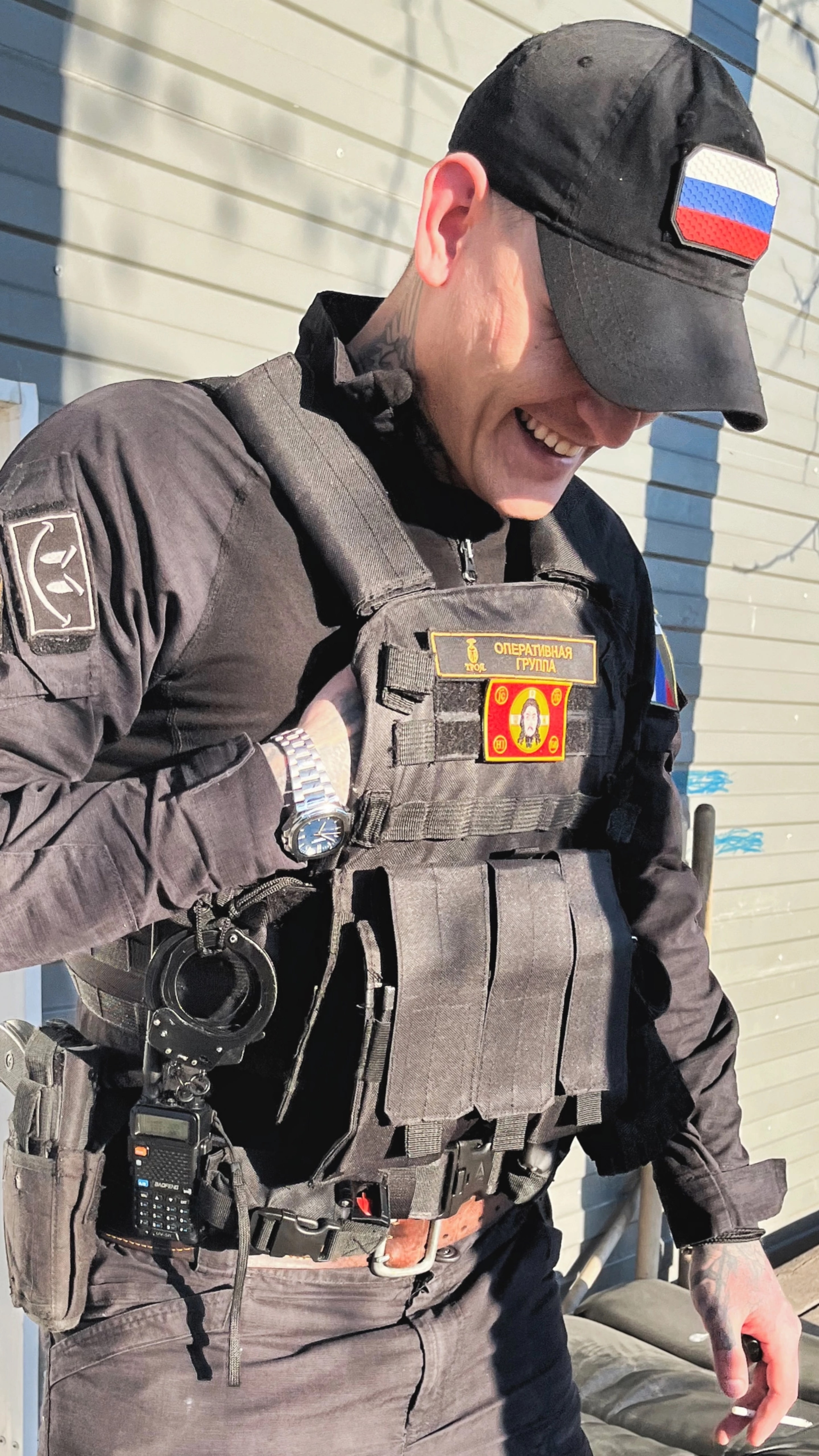 Про внешний вид сотрудников охраны.