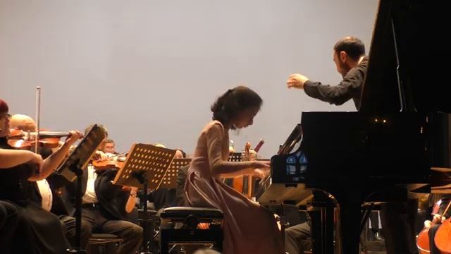 Концерт с симфоническим оркестром 1 часть.mp4